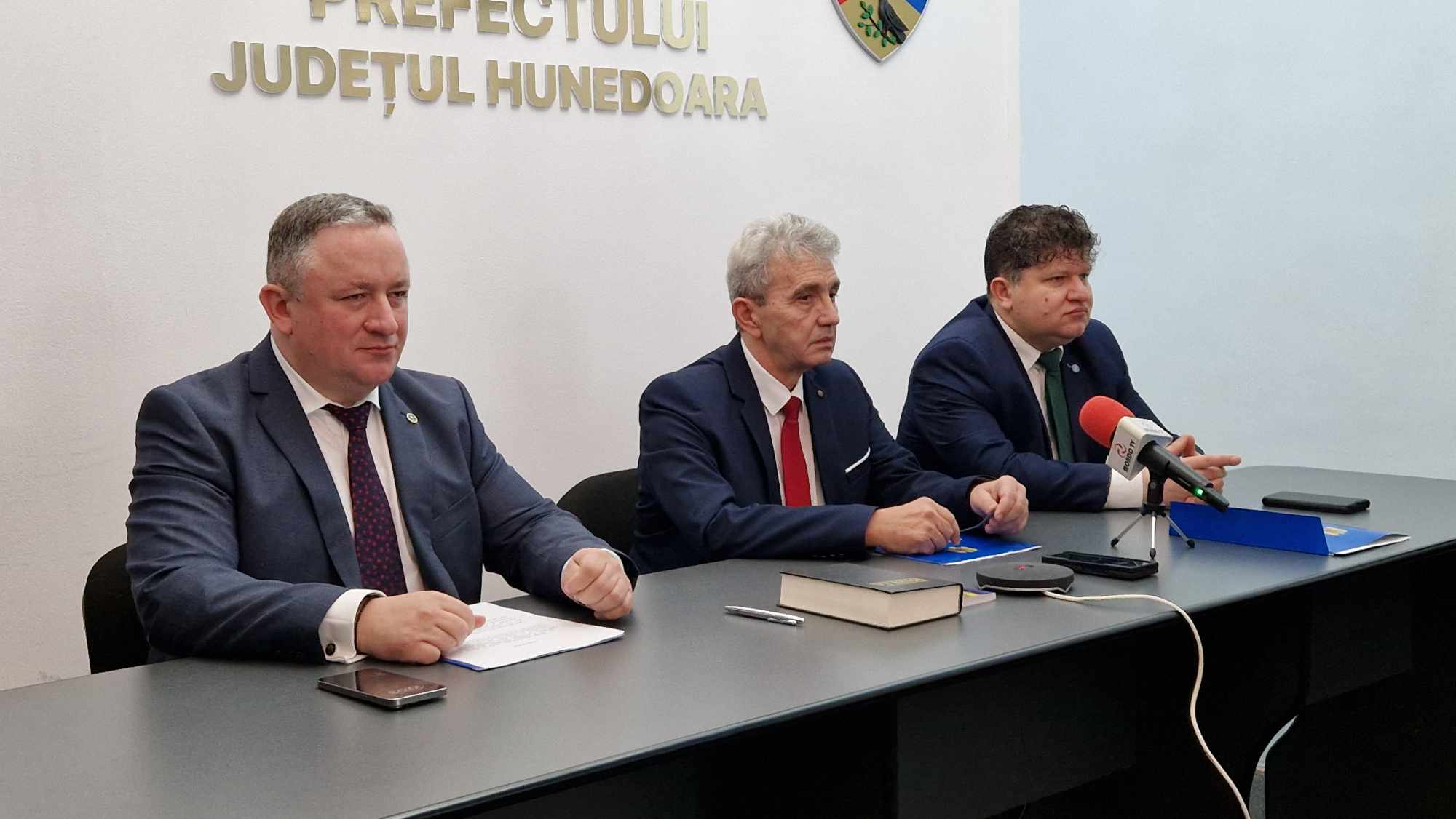 Prefectul județului Hunedoara este, de astăzi, Constantin Fulga. Acesta ...